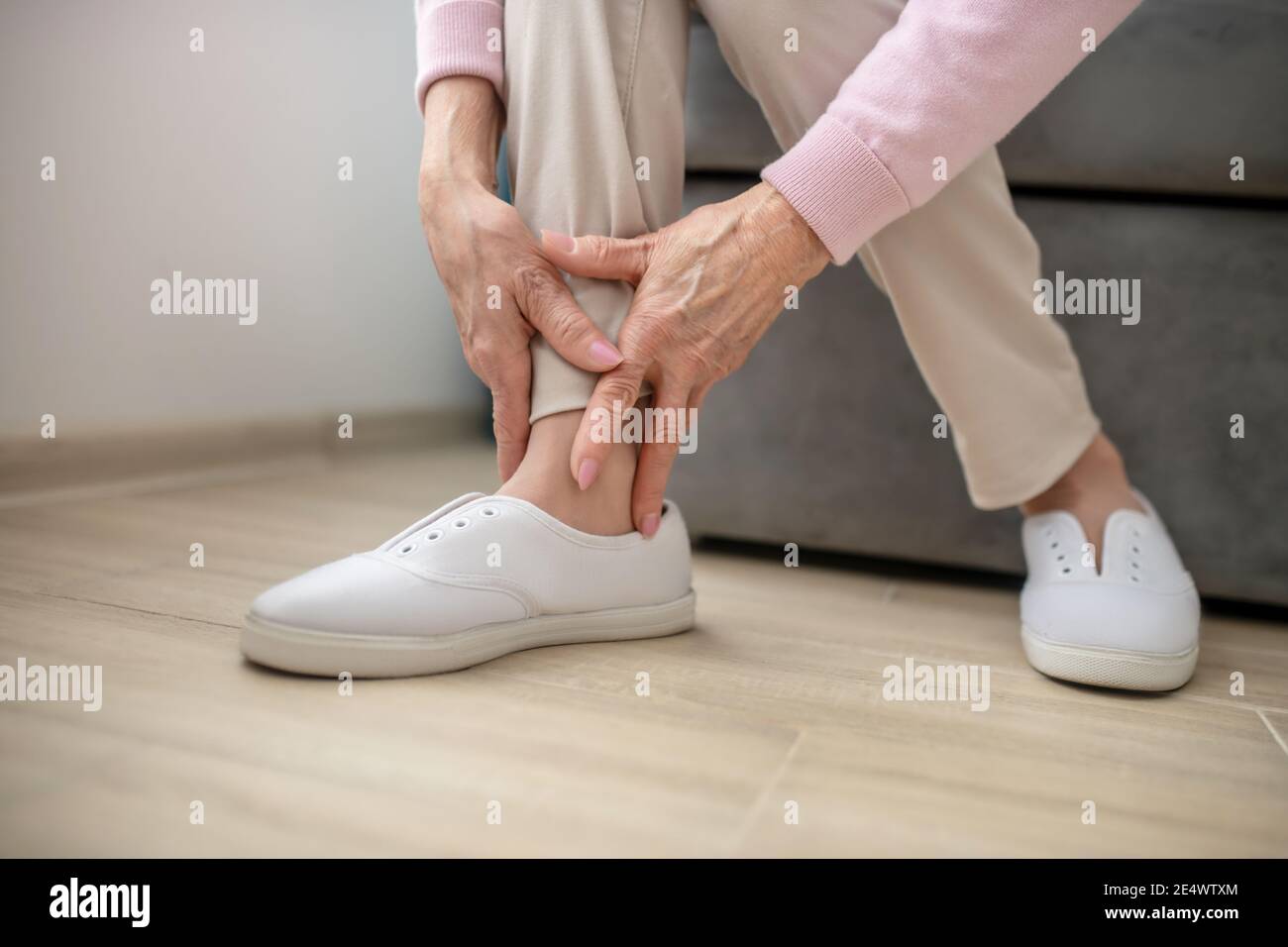 Close up picture of womans hands touching her leg Stock Photo - Alamy