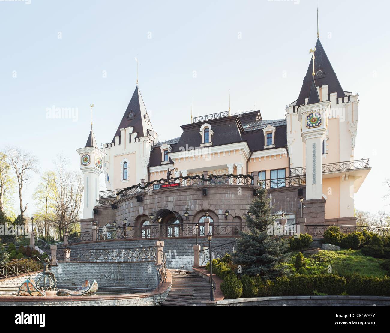 First bank tower hi-res stock photography and images - Alamy