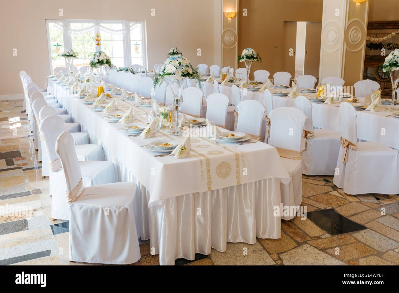 Empty wedding hall ready for guests Stock Photo - Alamy