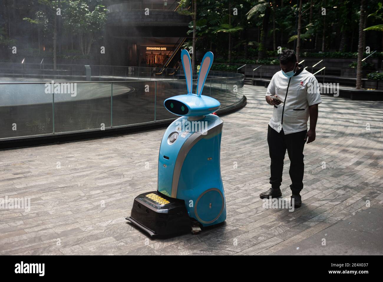 21.01.2021, Singapore, Republic of Singapore, Asia - Automated cleaning ...