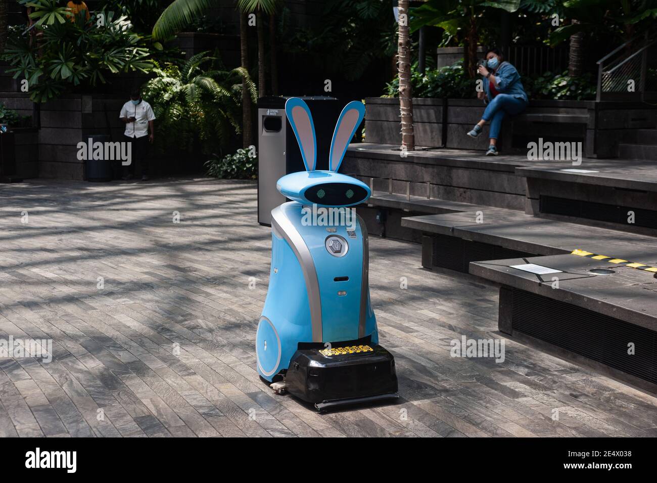 21.01.2021, Singapore, Republic of Singapore, Asia - Automated cleaning ...