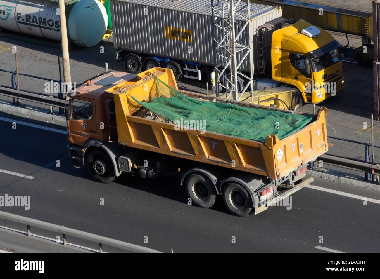 Truck carrying steel hi-res stock photography and images - Alamy