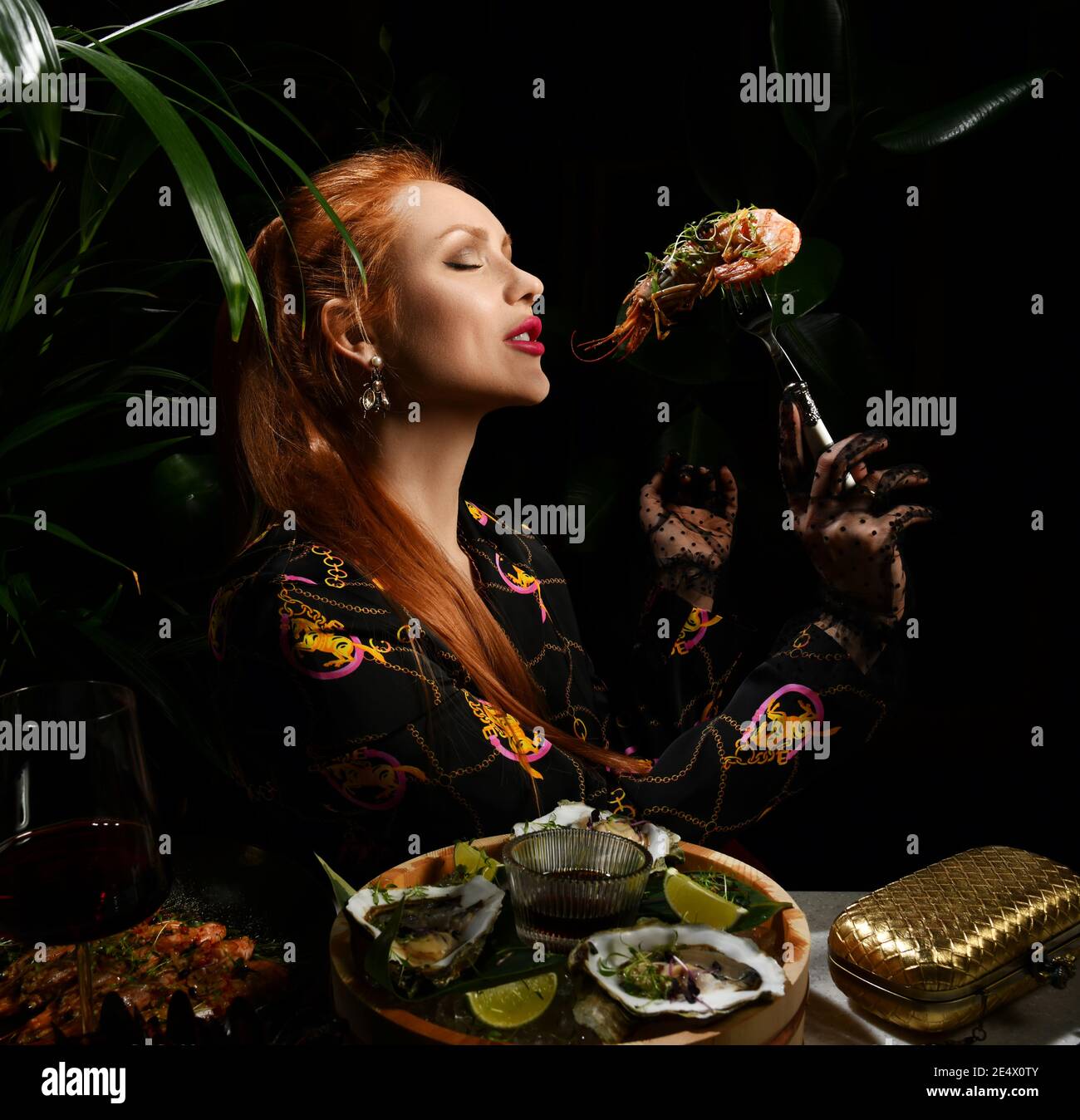 Red shrimp restaurant hi-res stock photography and images - Alamy