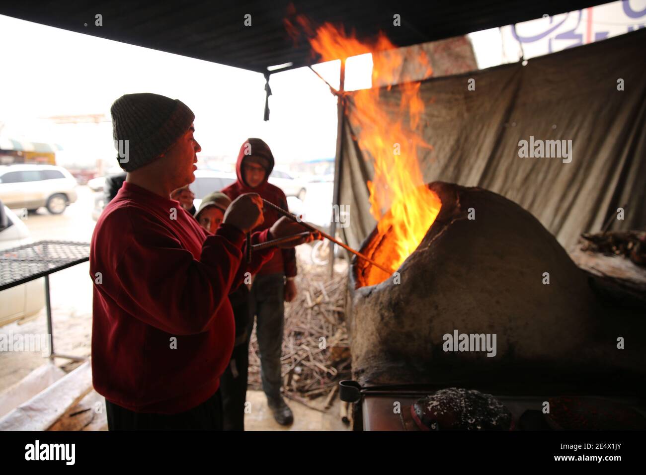 Tannour bread hi-res stock photography and images - Alamy