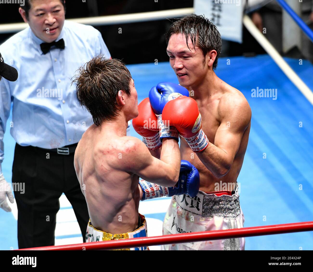 Tokyo, Japan. 22nd Jan, 2021. (R-L) Gakuya Furuhashi, Yusaku Kuga Boxing : Japanese Super Bantam ...
