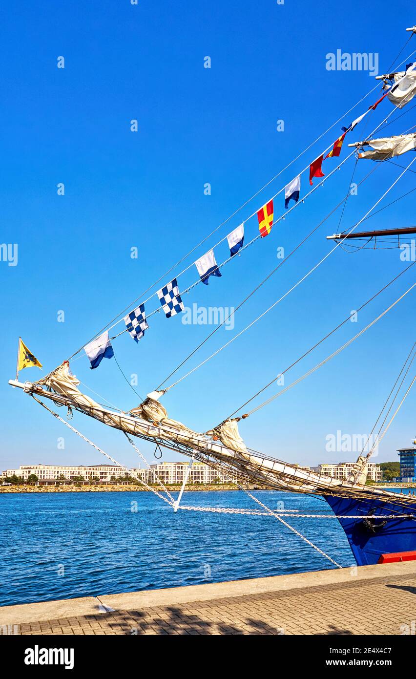 Mast ship maritime signal flags hi-res stock photography and images - Alamy