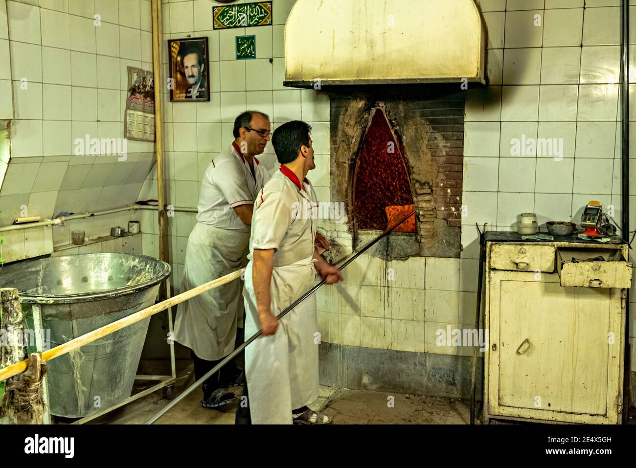 Bakers working, Bakery in Kashan bazaar, Kashan, Iran Stock Photo - Alamy