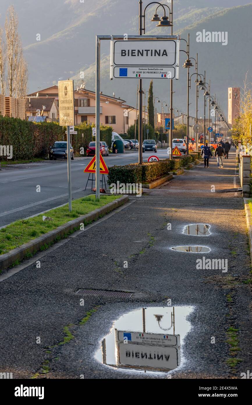 Car puddle pedestrian hi-res stock photography and images - Alamy