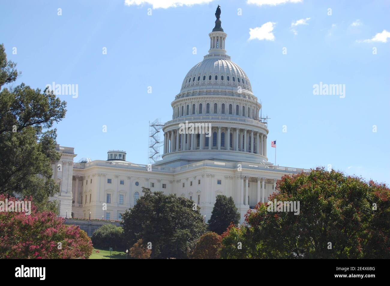 The Capital Building Washington USA rotunda outside round coulombs ...