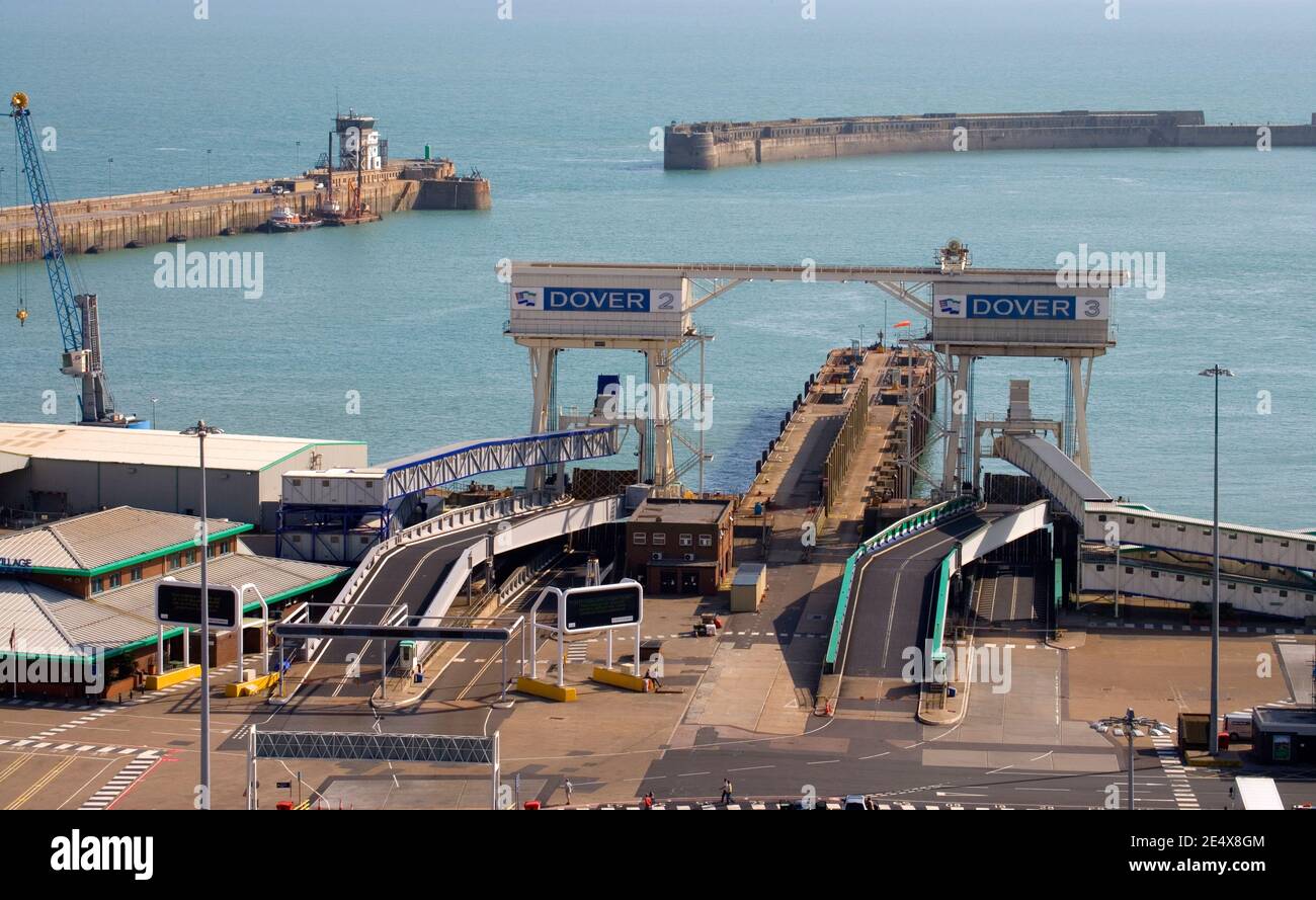 Dover coastline hi-res stock photography and images - Alamy