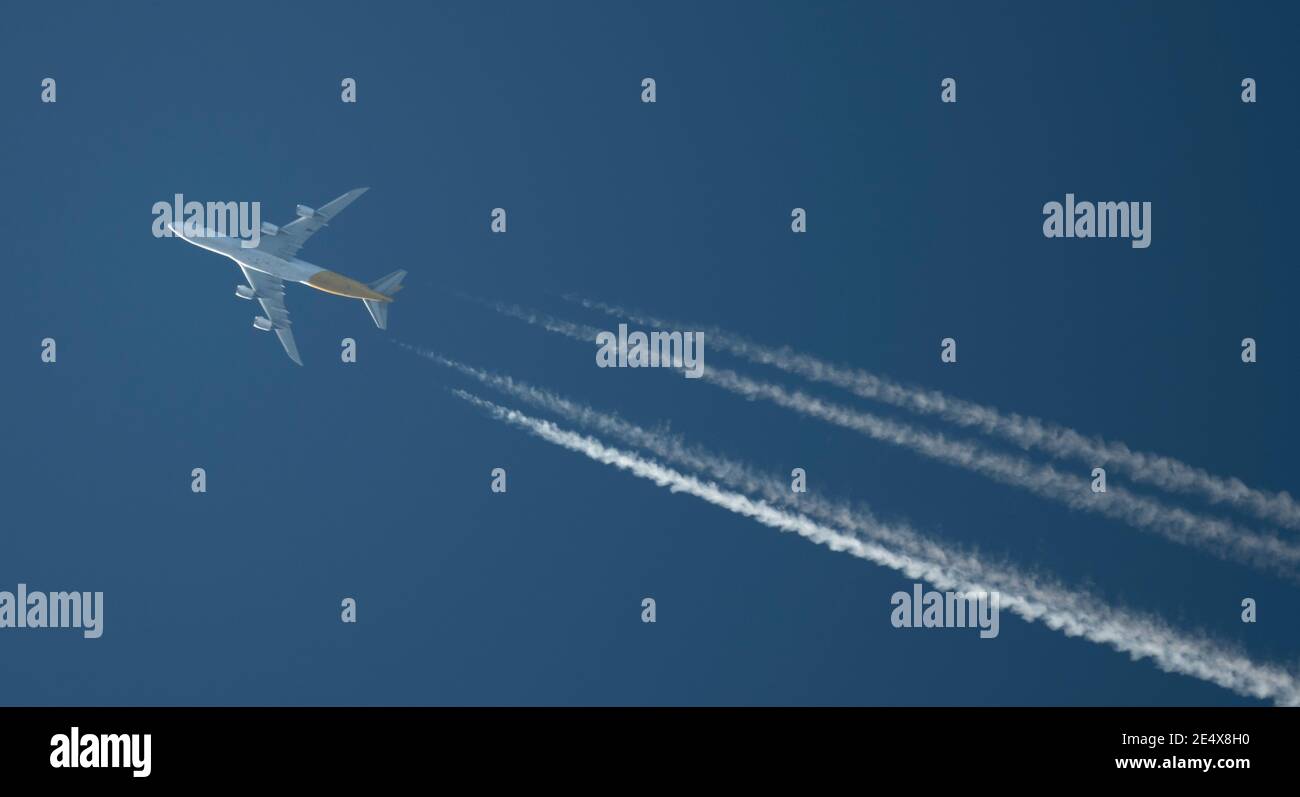 Polar route flight hi-res stock photography and images - Alamy