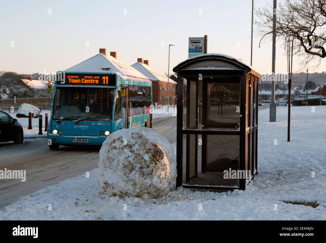 Frozen bus stop hi-res stock photography and images - Alamy