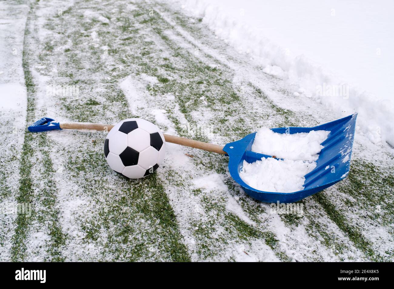 Football snow hi-res stock photography and images - Alamy