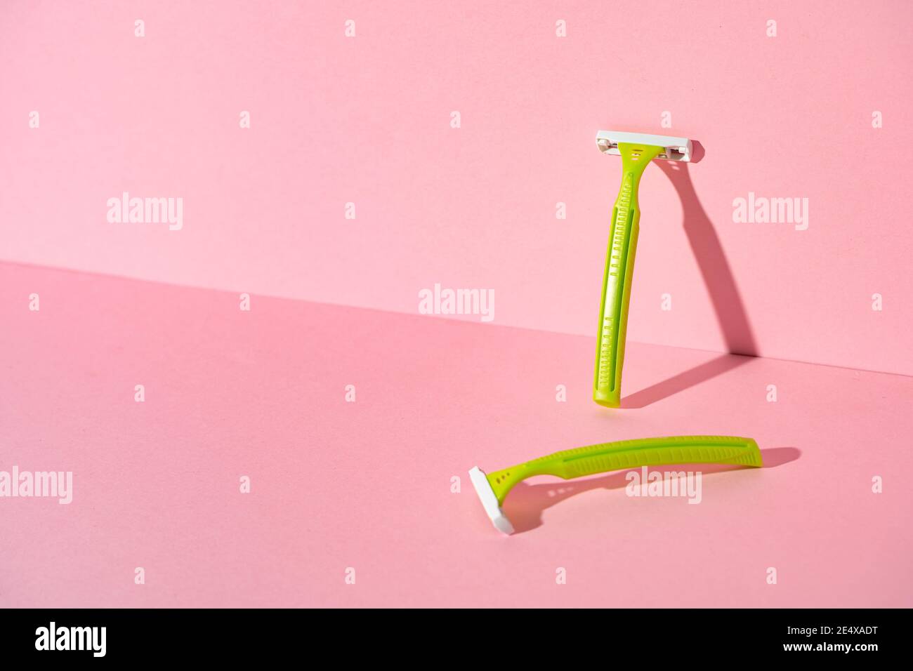 Female disposable razors on pink background, studio shot Stock Photo ...