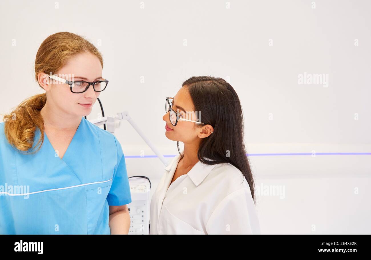 Beauty staff hi-res stock photography and images - Alamy