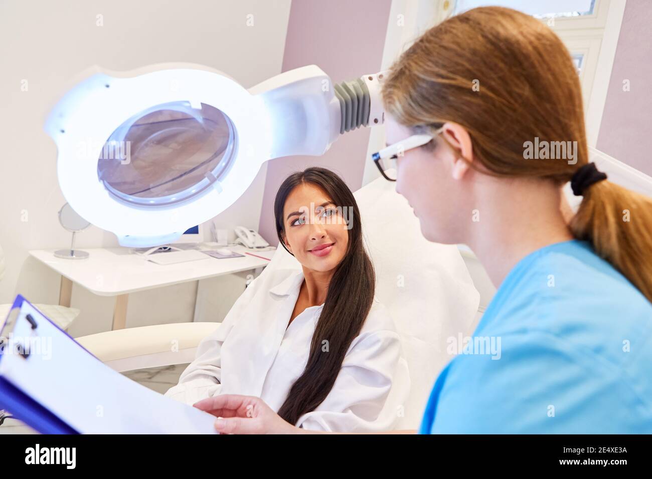 Hospital magnifying glass hi-res stock photography and images - Alamy