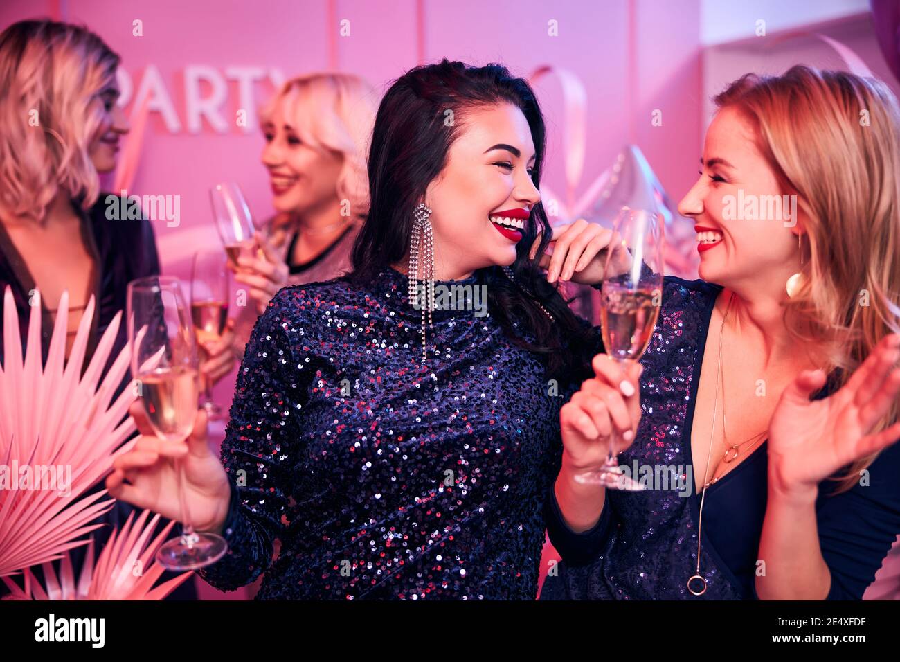 Well dressed ladies hi-res stock photography and images - Alamy