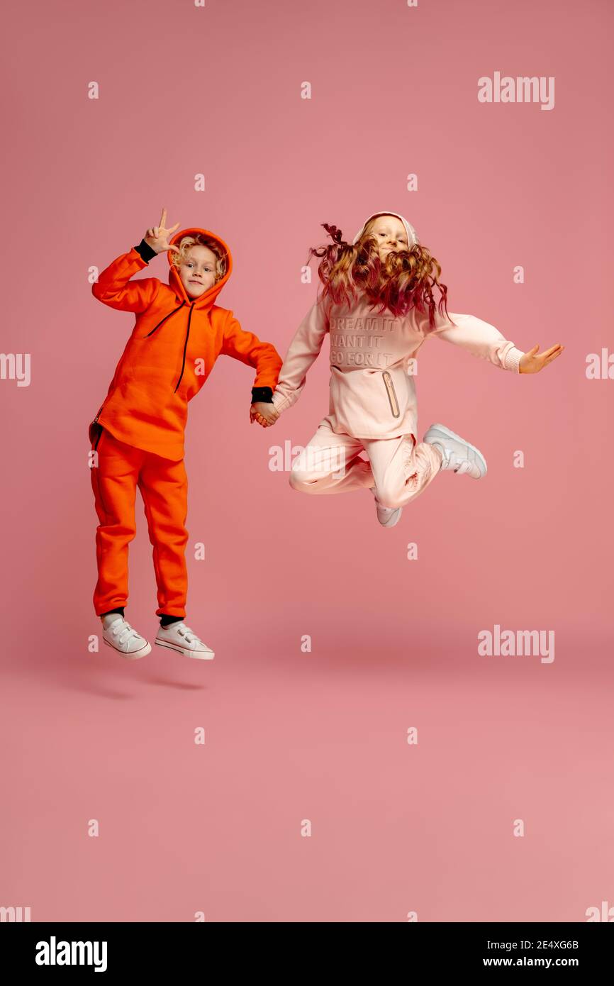 Children playing high jump hi-res stock photography and images - Alamy