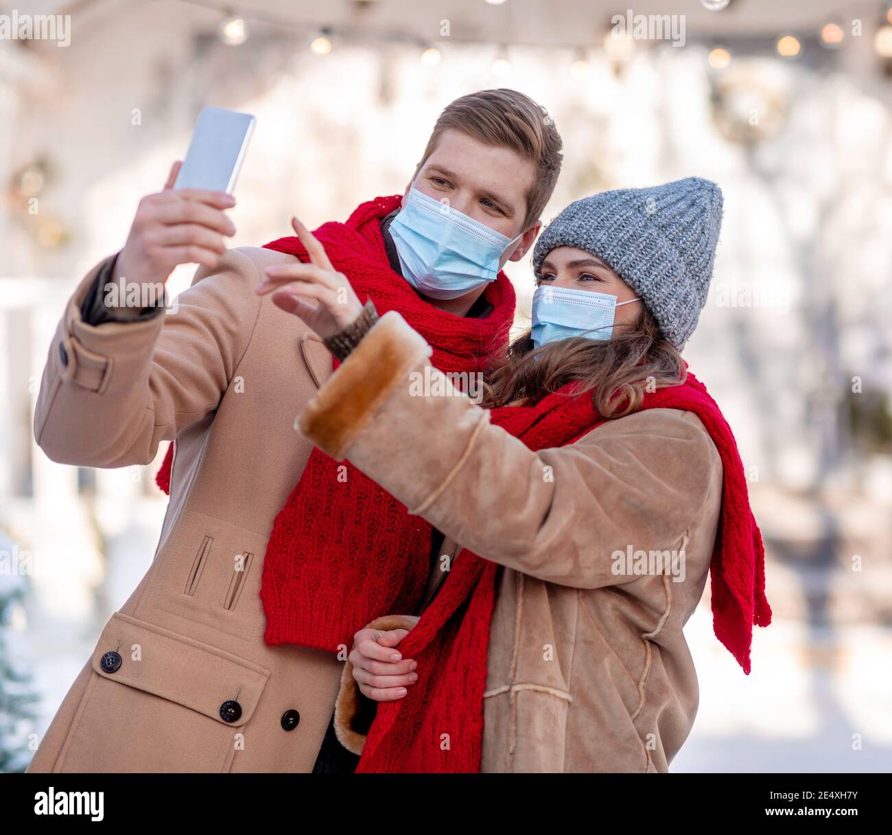 Face masks mobile selfie hi-res stock photography and images - Alamy