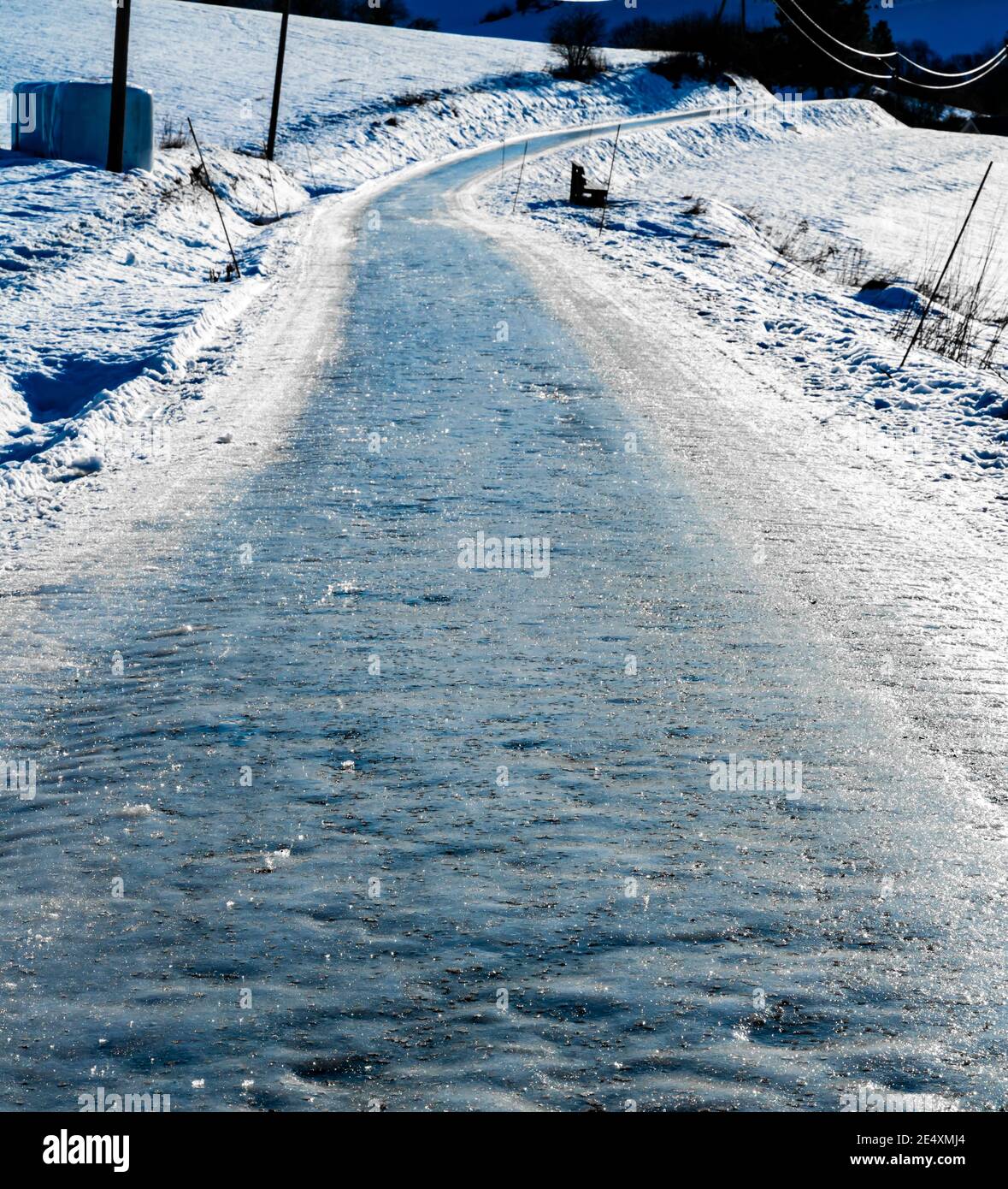 Frozen road hi-res stock photography and images - Alamy