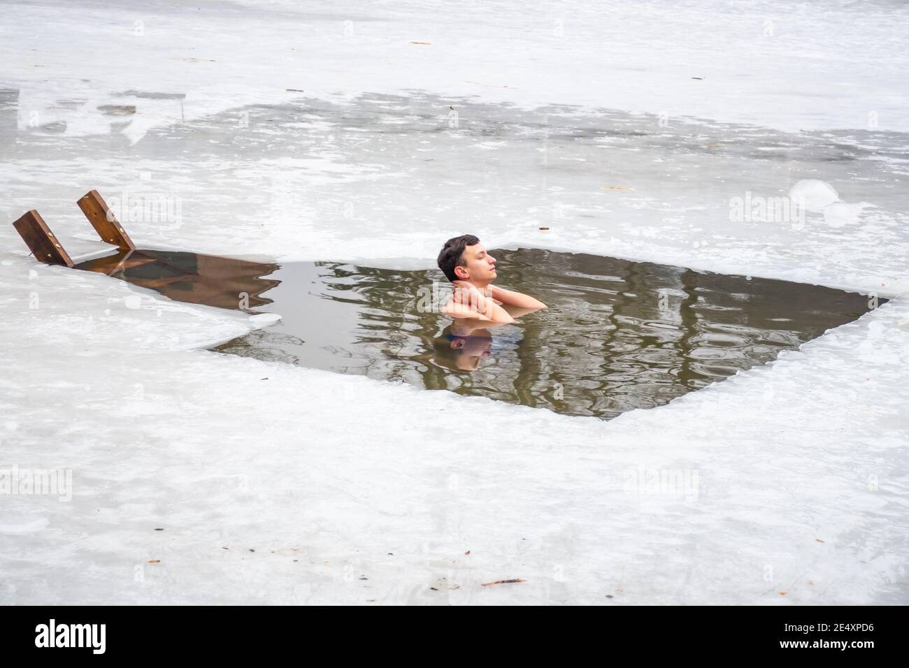 Ice bath athlete hi-res stock photography and images - Alamy