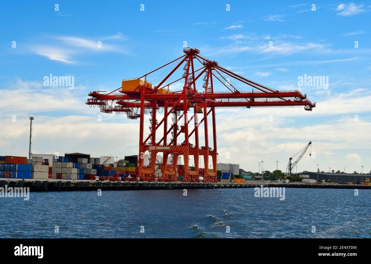 Heavy cranes hi-res stock photography and images - Alamy