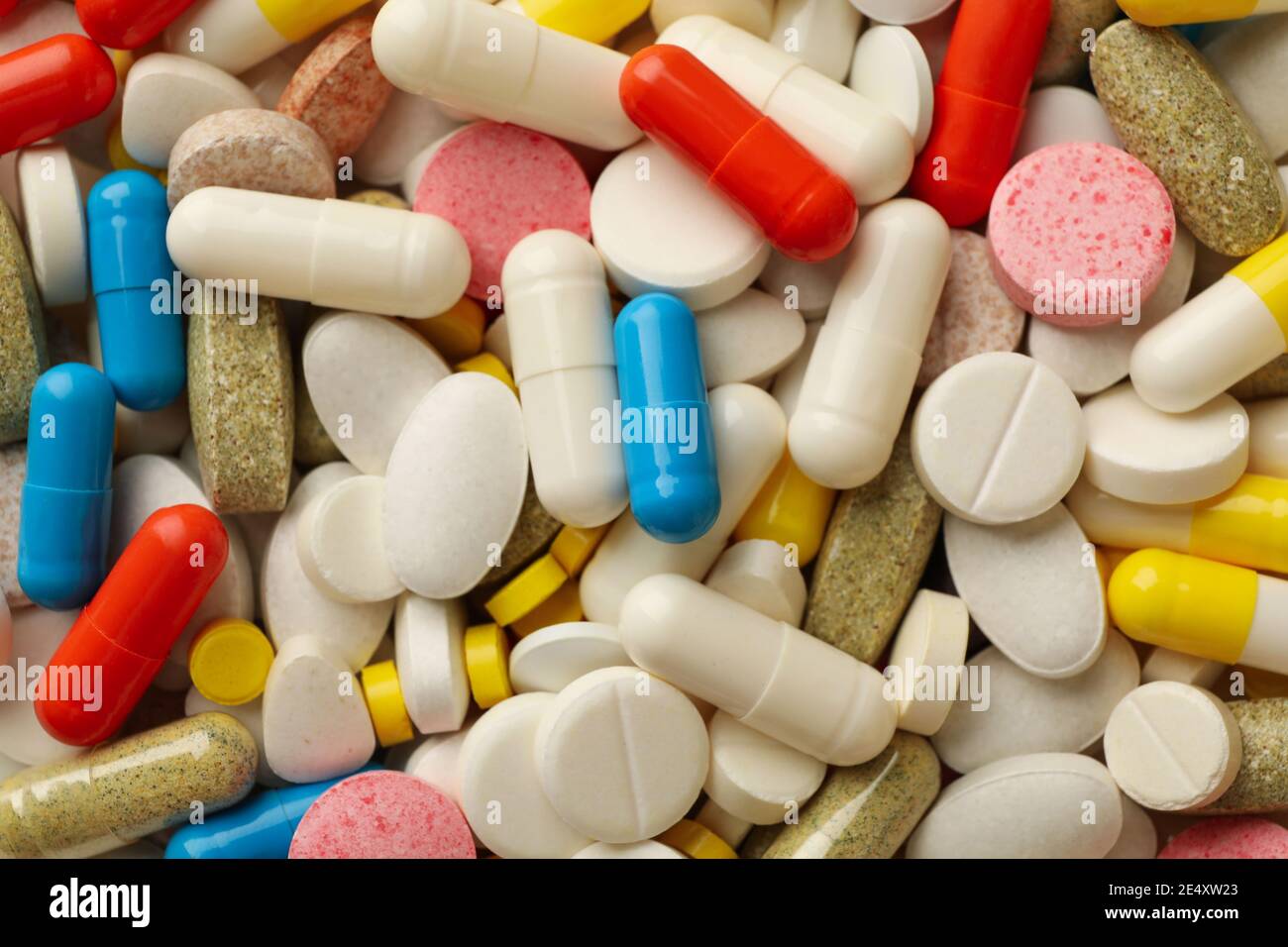 Whole pills hi-res stock photography and images - Alamy