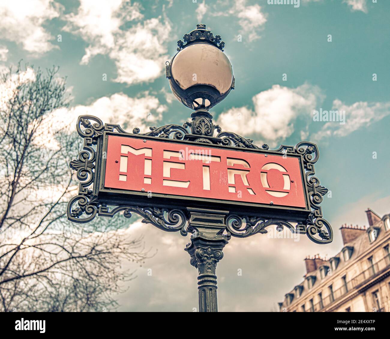 Transportation in paris hi-res stock photography and images - Alamy