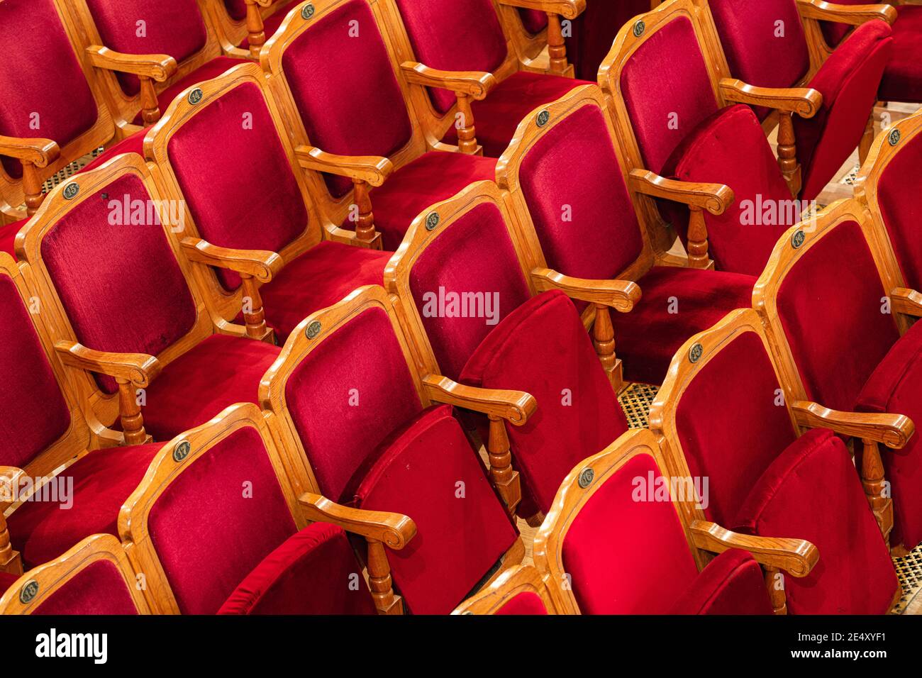 Row of red seats in theatre Stock Photo - Alamy