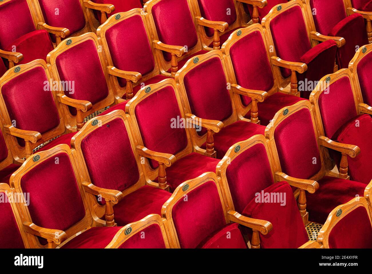Row of red seats in theatre Stock Photo - Alamy