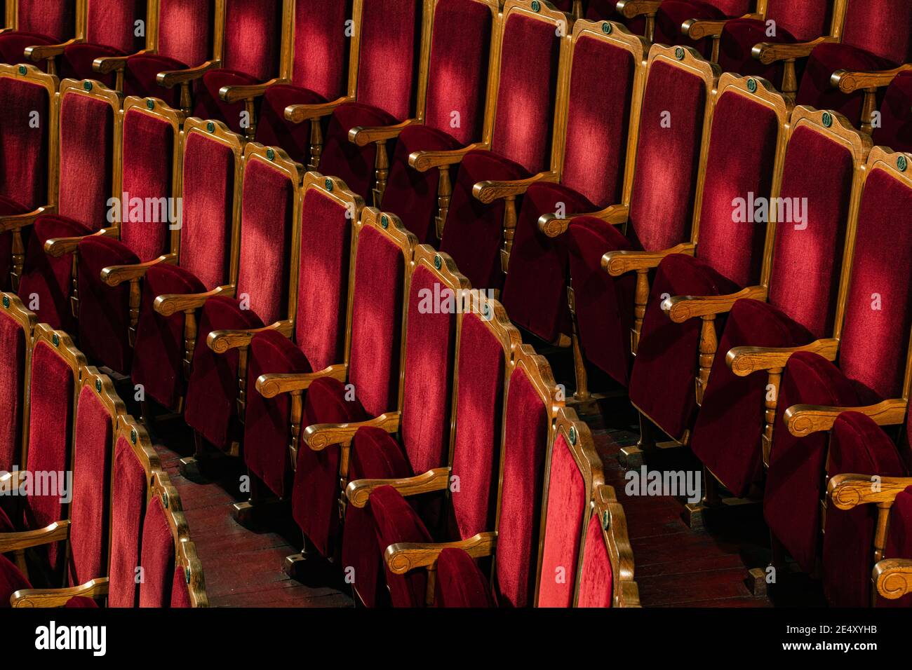 Row of red seats in theatre Stock Photo - Alamy