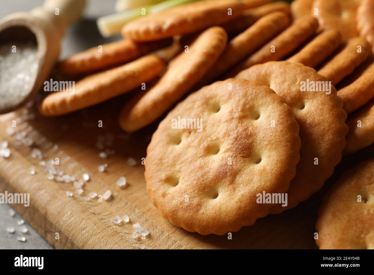 Saltine crackers close up hi-res stock photography and images - Alamy