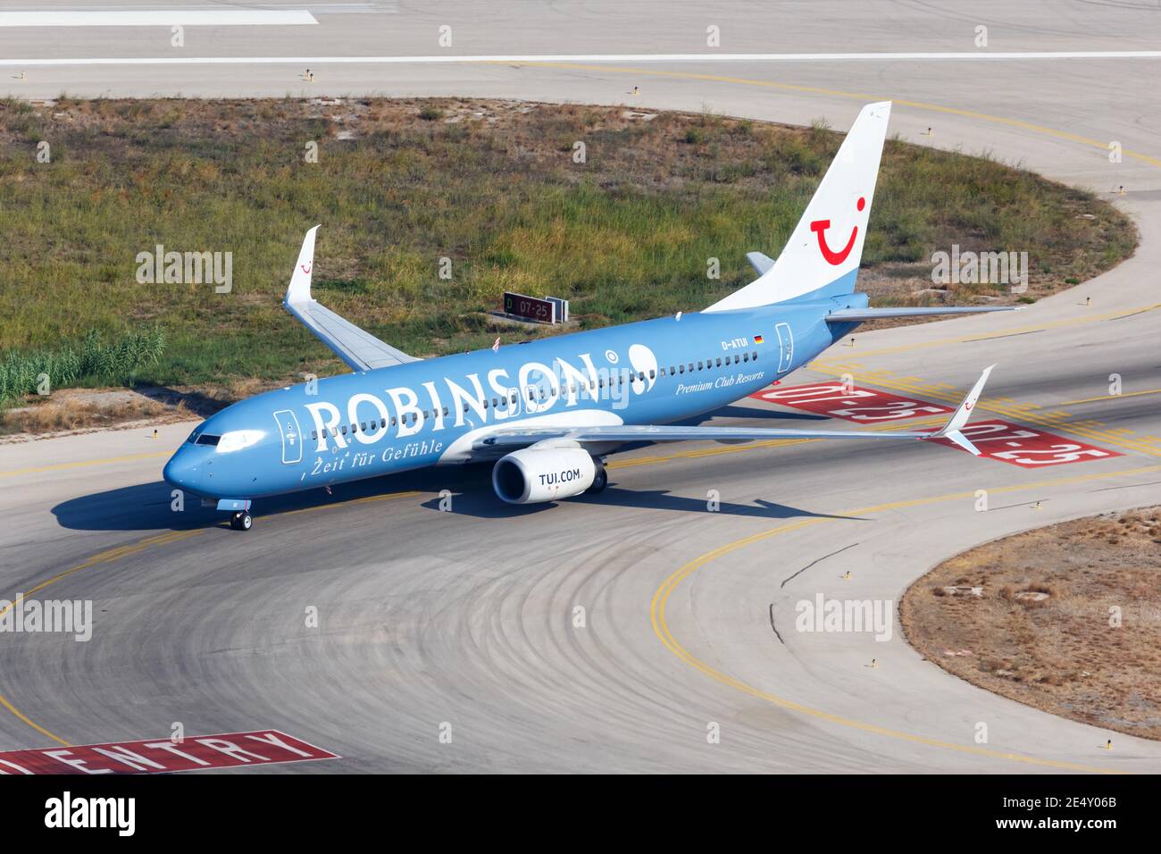 Tui livery hi-res stock photography and images - Alamy