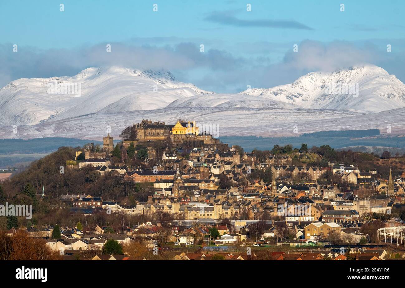 Stirling castle snow mountain hi-res stock photography and images - Alamy
