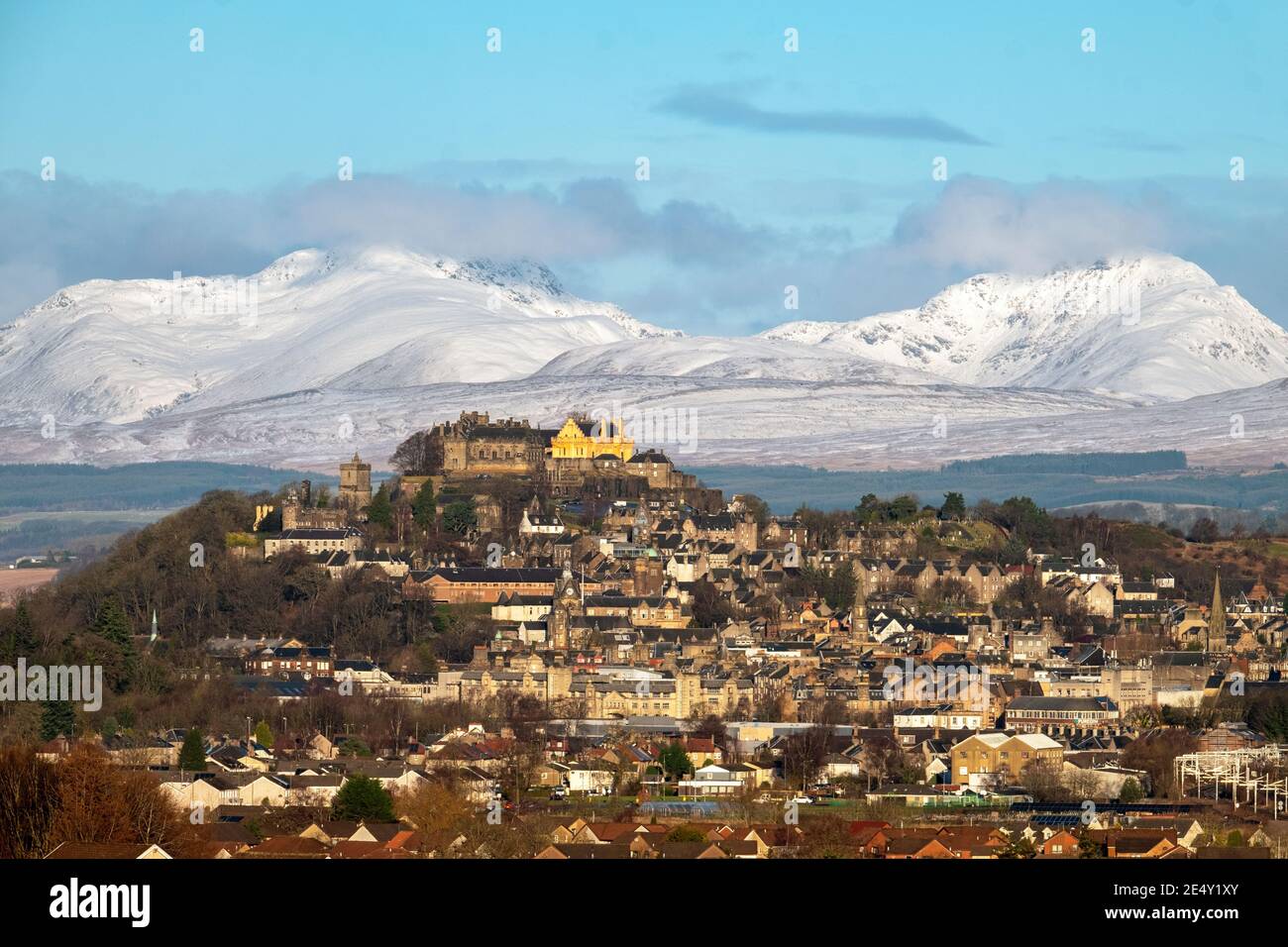 Stirling castle snow mountain hi-res stock photography and images - Alamy