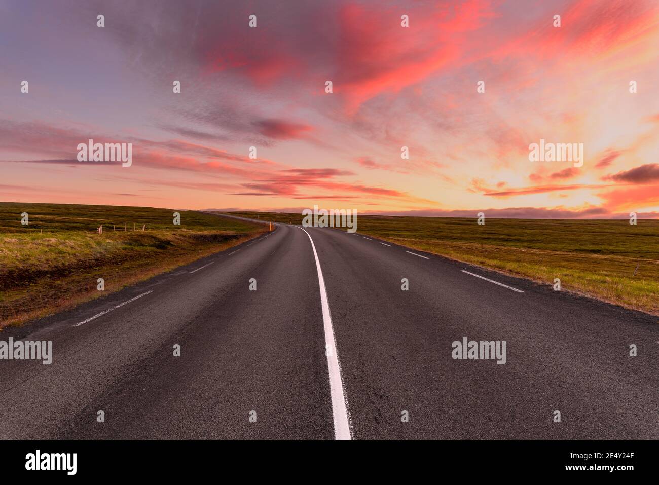 Dramatic curve hi-res stock photography and images - Alamy