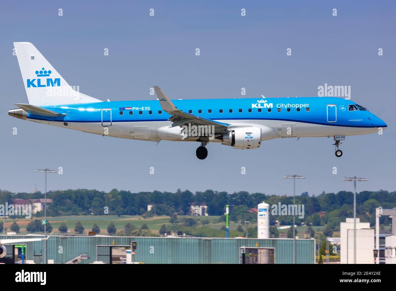 Embraer 175 hi-res stock photography and images - Alamy