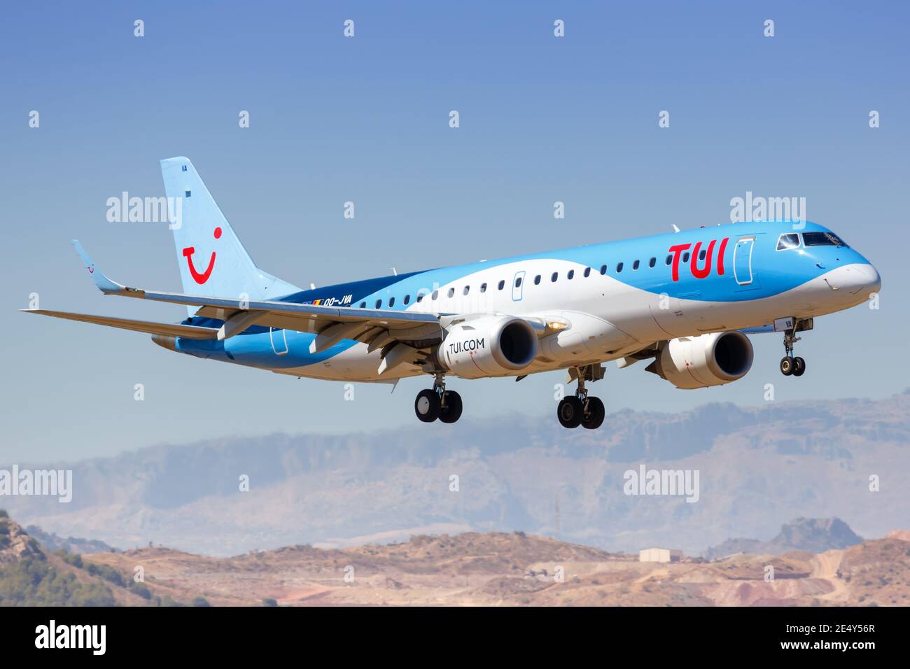 Embraer 190 jet hi-res stock photography and images - Alamy