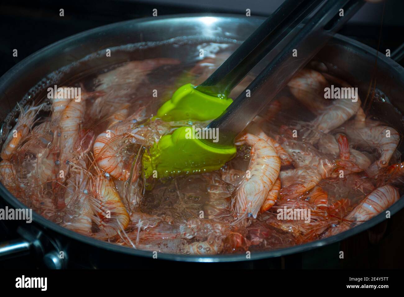 fresh cooking prawns and shrimps Stock Photo - Alamy