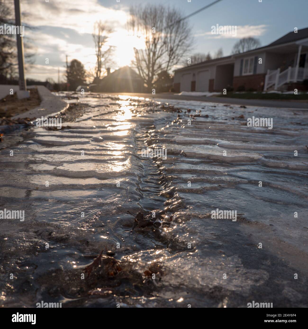 Ice melting on road hi-res stock photography and images - Alamy