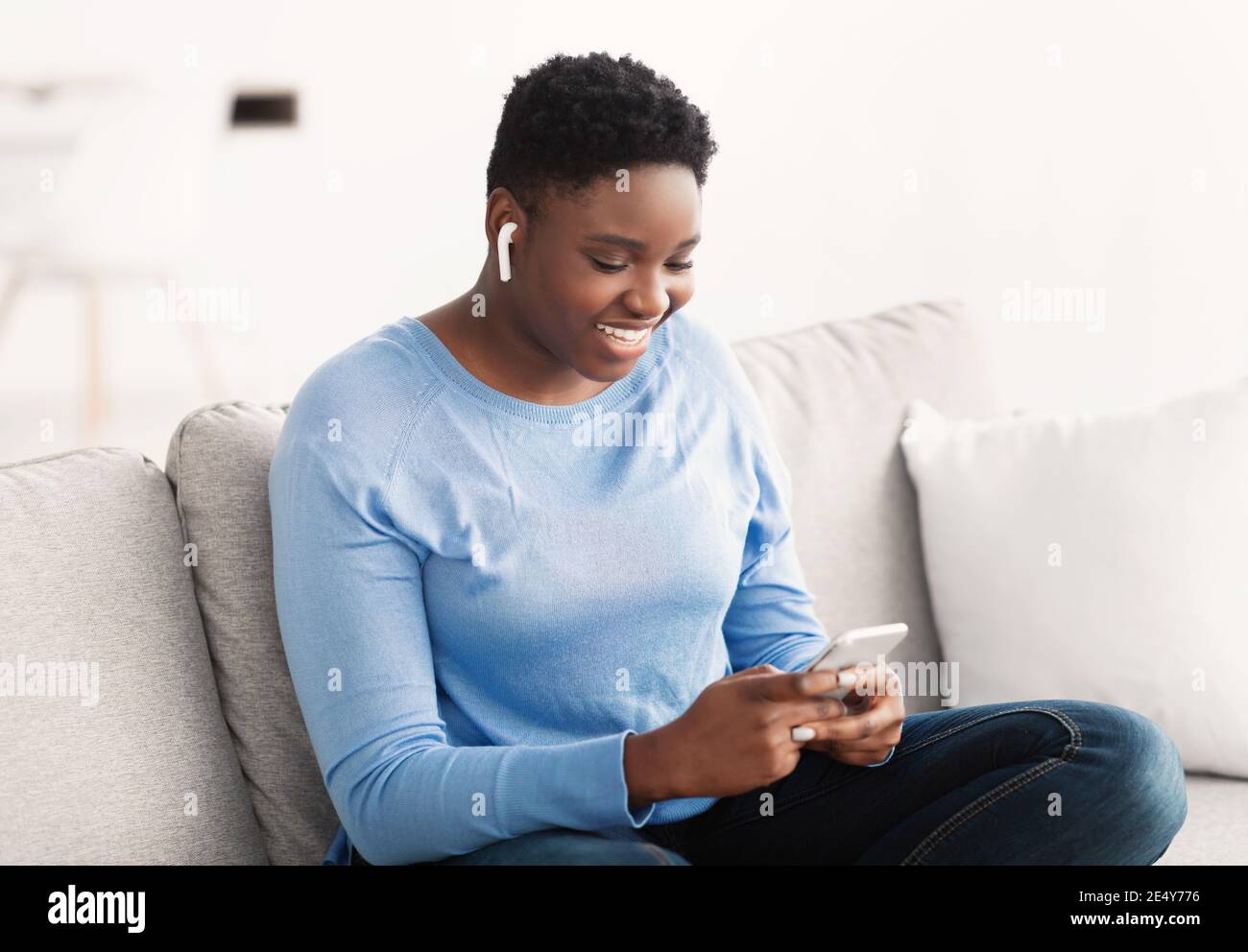 Woman earphones smile smartphone hi-res stock photography and images ...