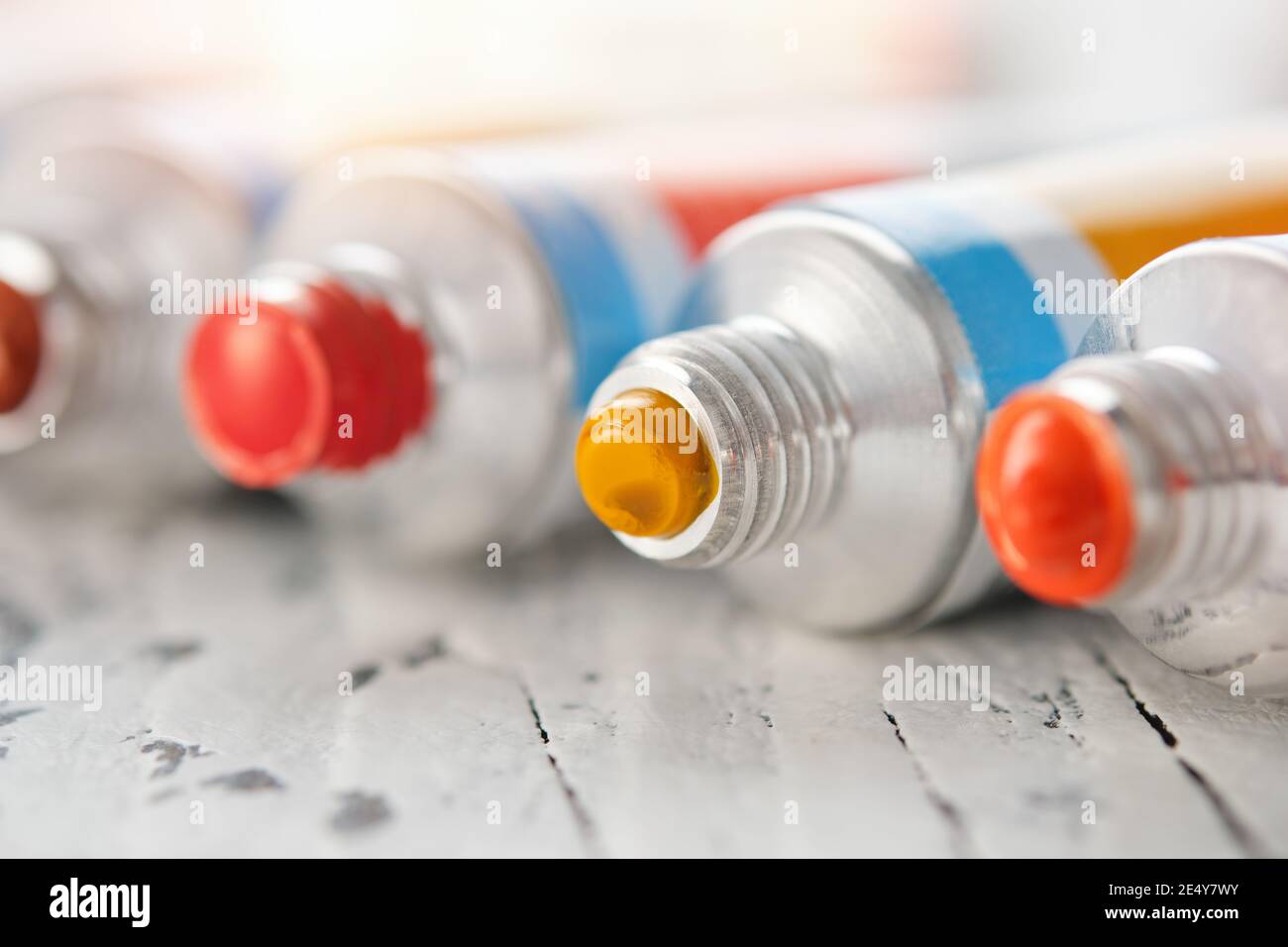 Mixing paint colors hi-res stock photography and images - Alamy