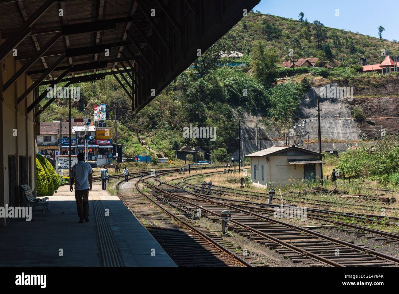Passengers at the plattform of the Railway station. Nanu oya, Nuwara ...