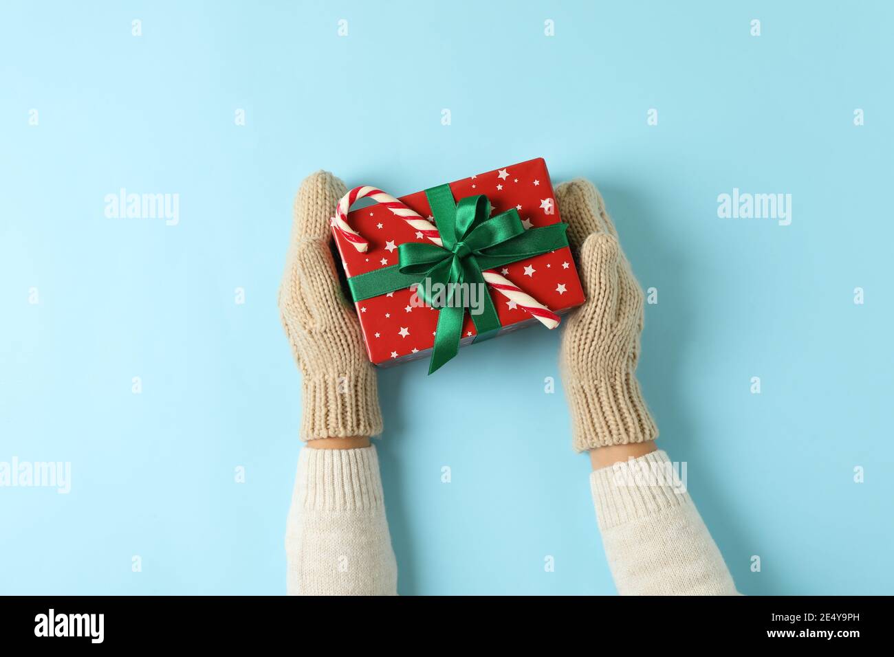 Female mittens hi-res stock photography and images - Alamy