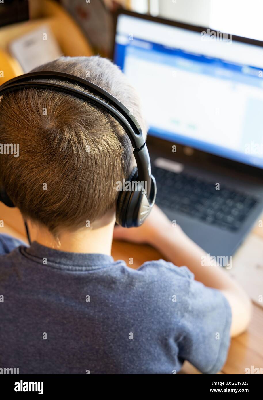 Child computer back view school hi-res stock photography and images - Alamy