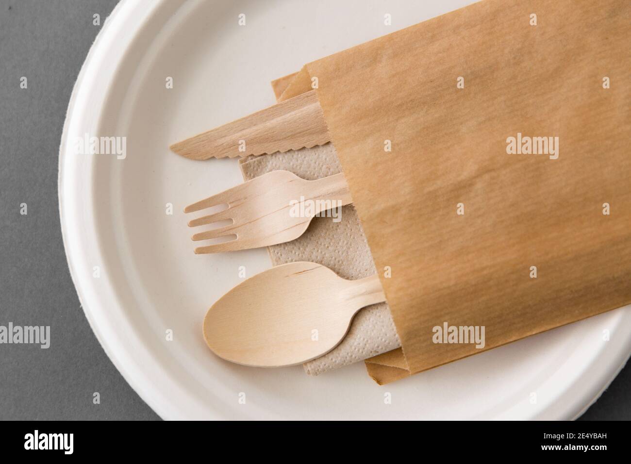 Fork paper plate hi-res stock photography and images - Alamy