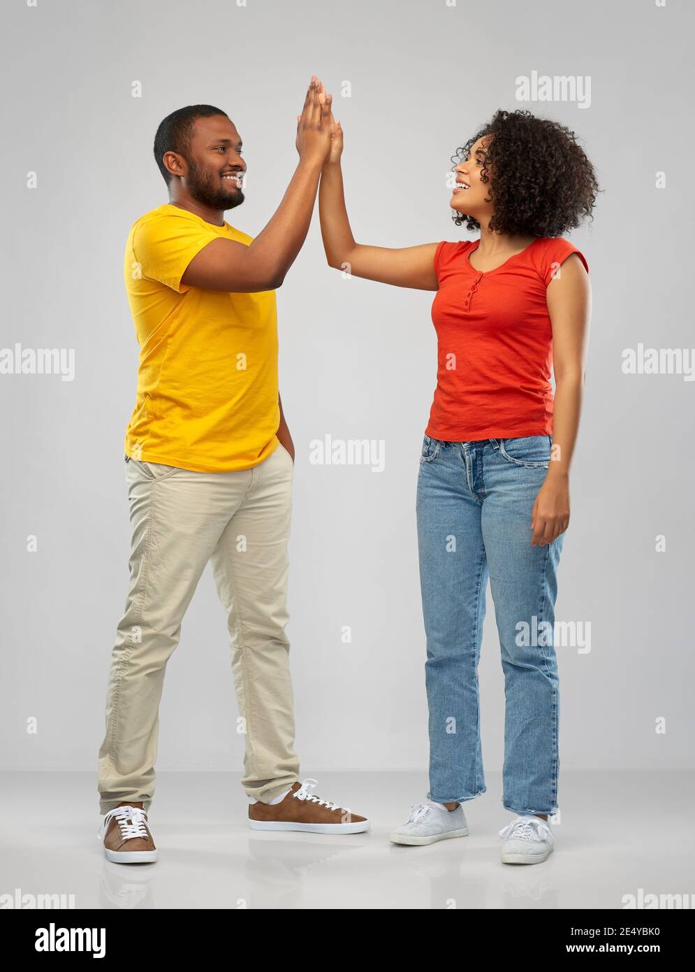 Couple making high five hi-res stock photography and images - Alamy
