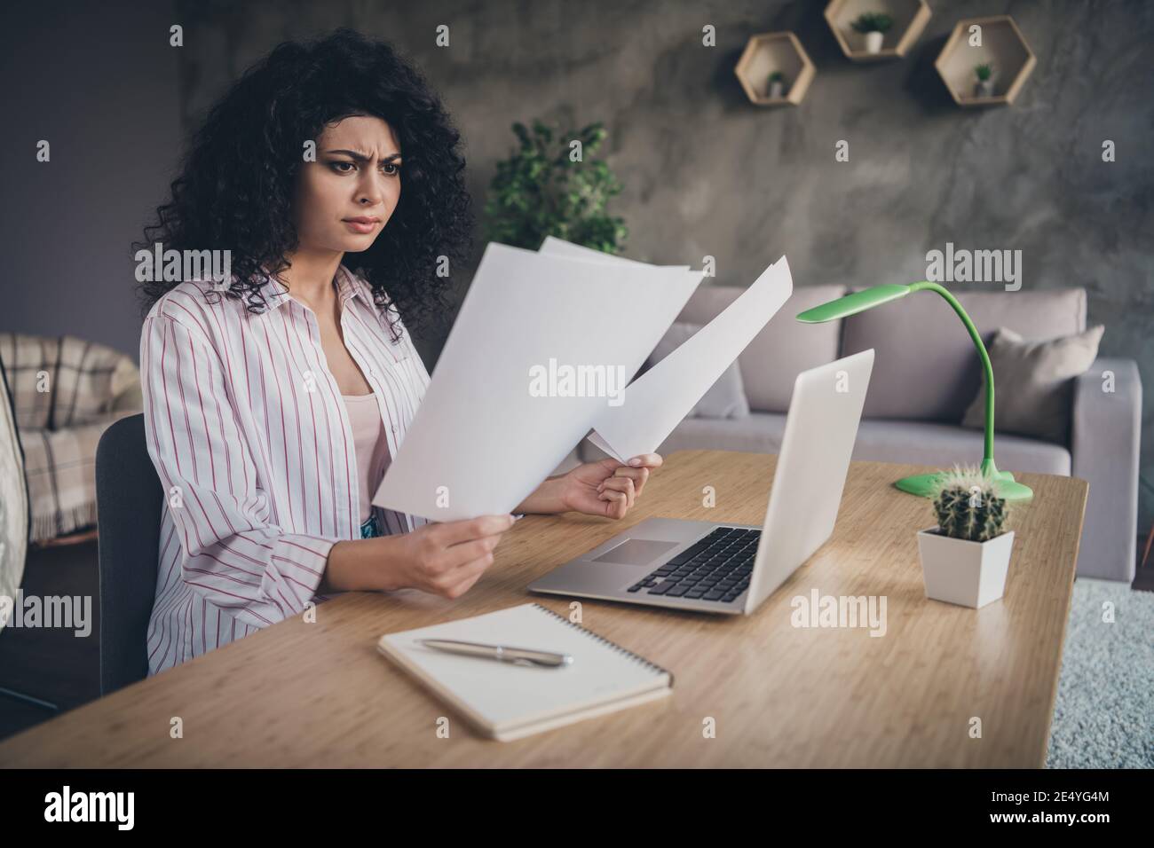 Photo portrait of confused woman holding papers comparing trying to ...