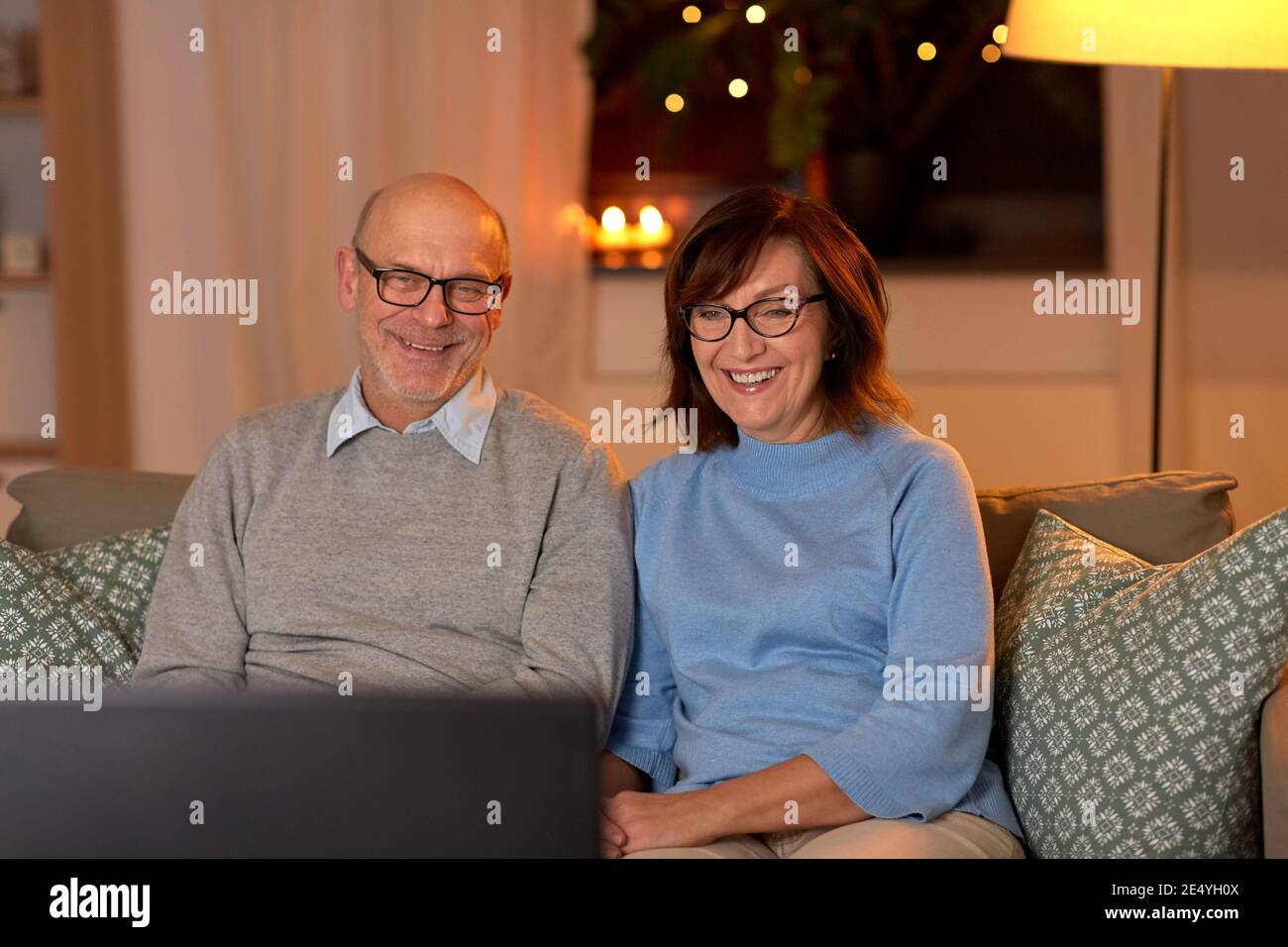 Old man watching tv hi-res stock photography and images - Alamy