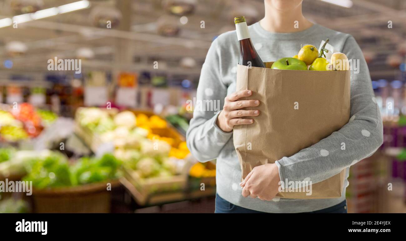 Apple store paper bag hi-res stock photography and images - Alamy